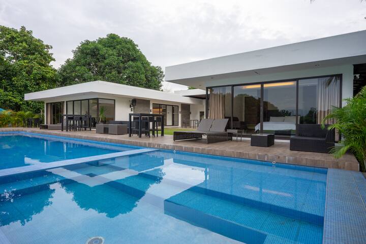 5br Villa With Mountain View - Dinalupihan