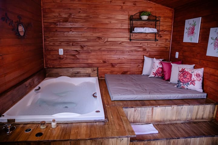 Chalé Aconchegante Com Banheira De Hidromassagem - Canela
