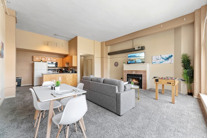 Spacious Downtown Loft | Bunkbeds | 2 Tv's | Gym - Cleveland