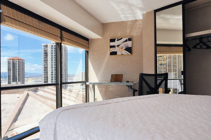 2br+den Downtown Honolulu Ocean View Free Parking - Honolulu