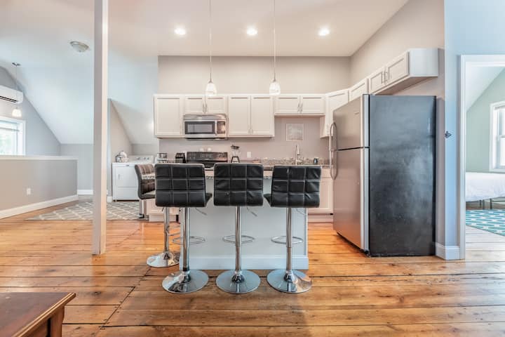 Rustic-modern Barn | 2br Near Oob | Parking & W/d - Saco, ME