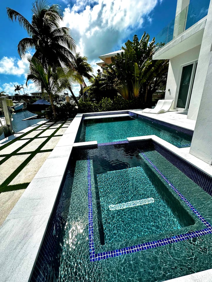 Port Antigua New Lux Apart - Islamorada, FL