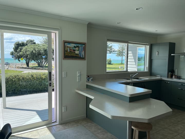 Beach Front On Ferguson - Napier