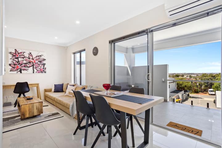 Stylish Urban Oasis With Balcony & Street Views! - Perth