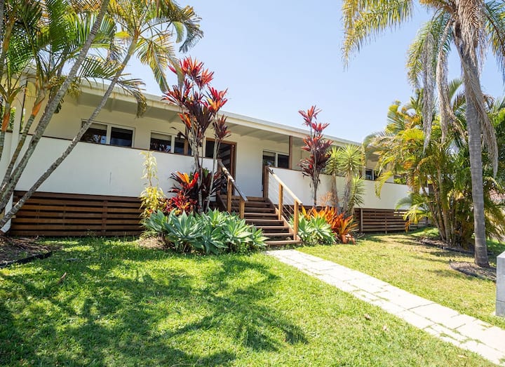 Big Beach House - Loads Of Space And Backyard - Mooloolaba