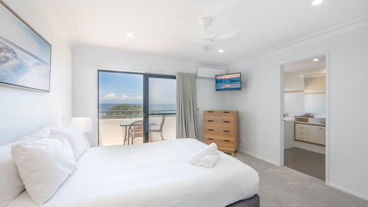 One Bedroom Ocean Facing Apartment - Yamba