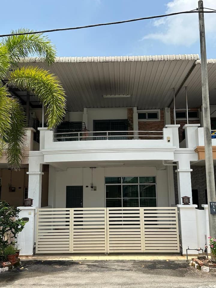 Edward Homestay - Batu Kawan