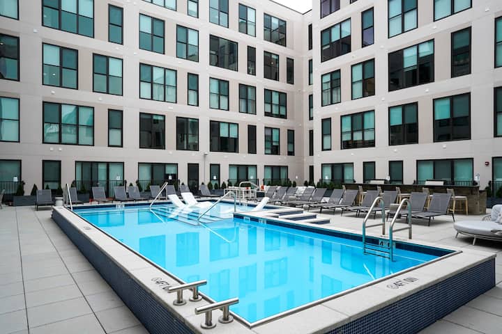 Apartment W/pool+gym+free Onsite Parking - Covington, KY