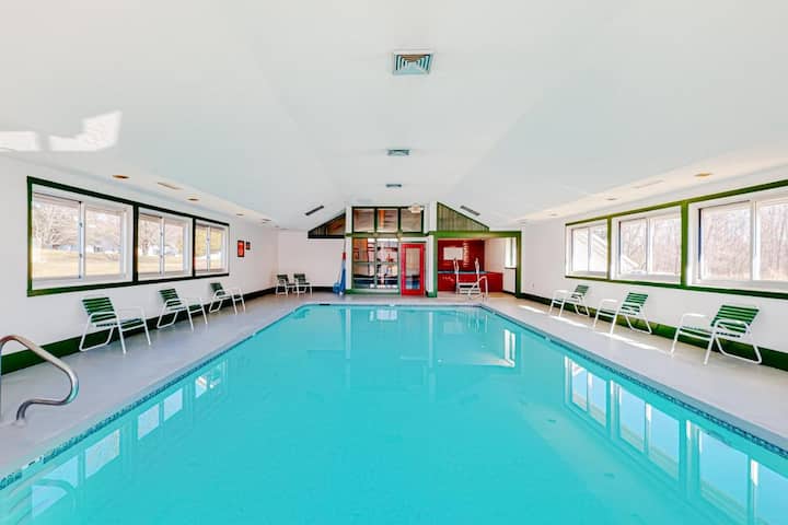 2br + Loft W/ Pools, Tennis Courts & Arcade - Stowe, VT