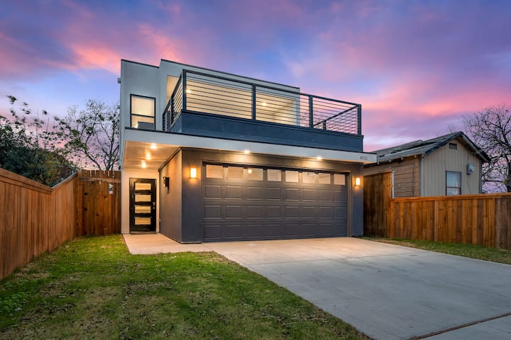 New Build 3 Br Dallas Home W Sunset Views Rooftop! - Dallas, TX