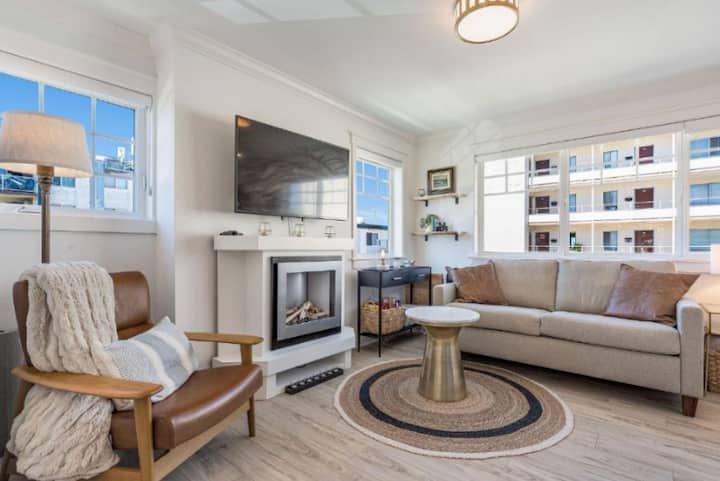 Alki Beach Bliss: West Seattle Getaway - Seattle