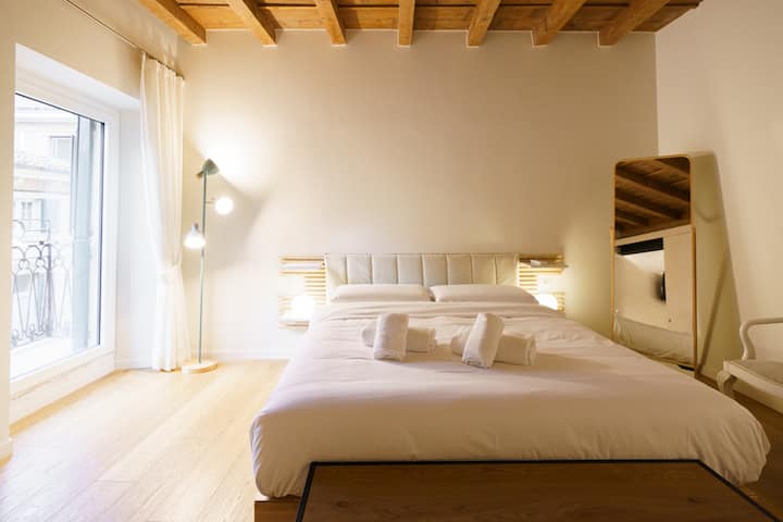 Moderna Residenza Con Balconcini Vista Piazza Erbe - Verona