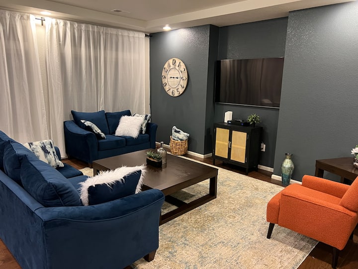 5 Bedrooms And 8 Beds Spacious House - Brighton, CO