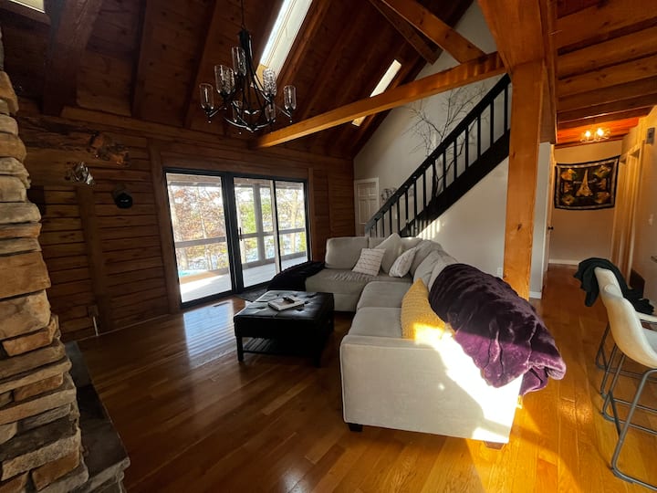 Waterfront Wood Cabin - Enjoy Nature In The City - Brighton, MI
