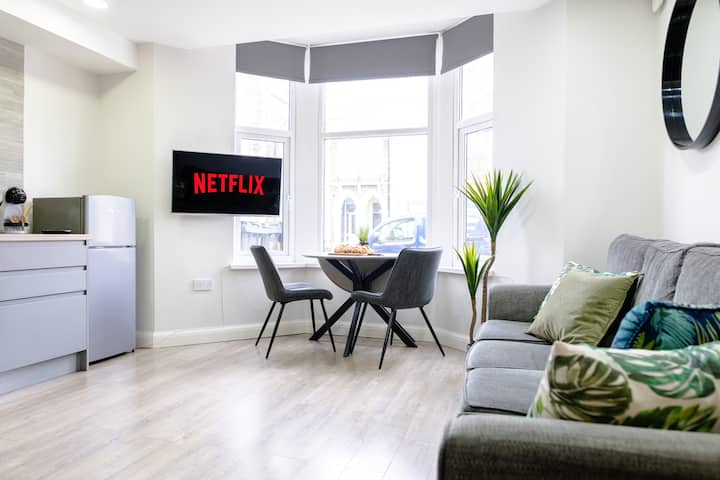 Modern 1 Bedroom Apartment Near City Centre - Cardiff