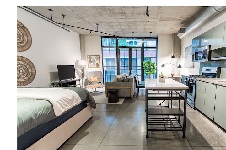 Pearl Studio In Streetcar Lofts - Portland, OR