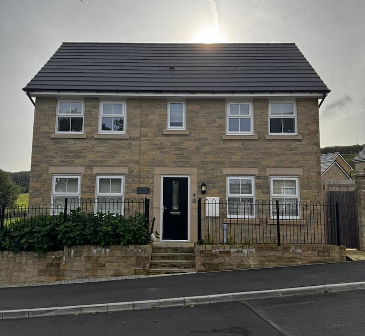 Peak View - Modern Cottage - Longnor