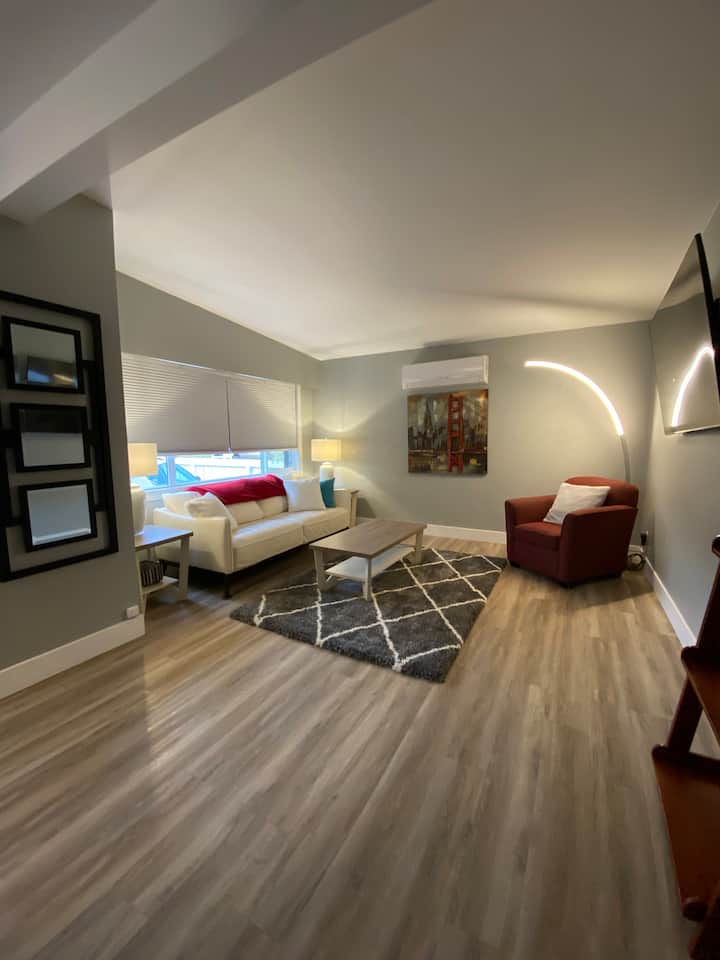 The Douglas Dwelling - 3br, Centrally Located Home - Prince George