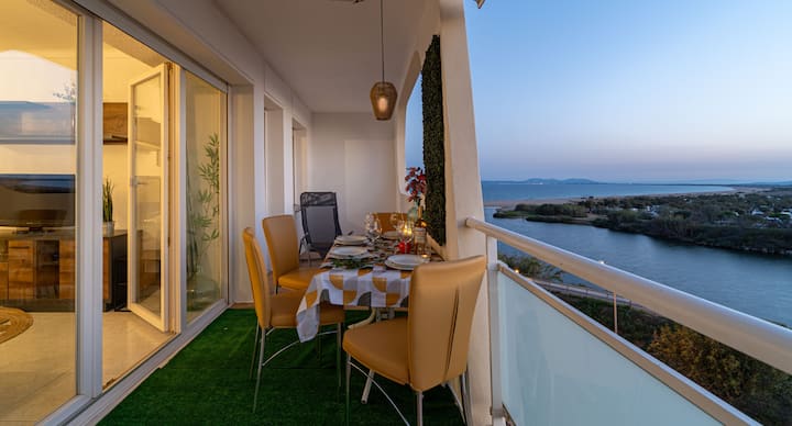 Sunset In Ampuria Beach With Parking - Empuriabrava