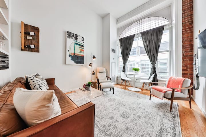 Historic Loft On King West W/ Underground Parking - Toronto
