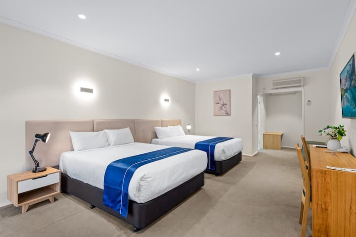 Modern Stay: Cozy One-bedroom With Two Beds - Dandenong