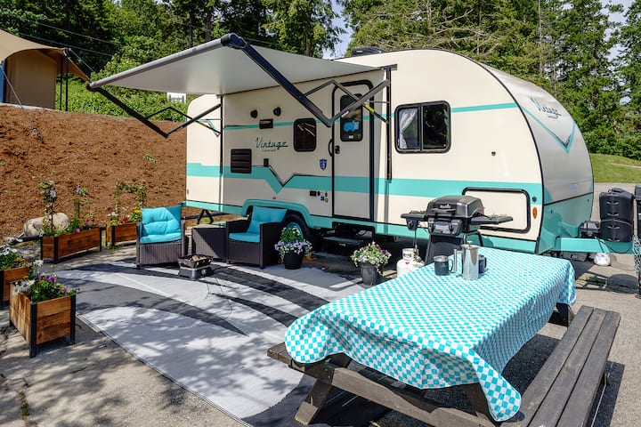 Salish Sea Vintage Trailer At Port Browning Resort - Pender Island