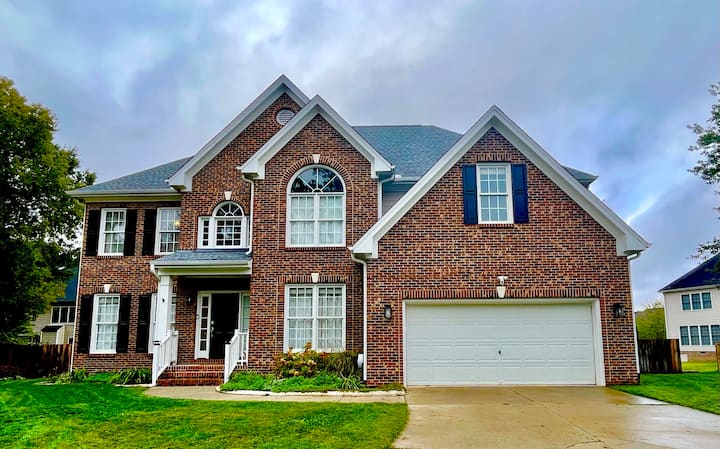 4 Beds & More - Plus Playground & Pool Access - Durham, NC