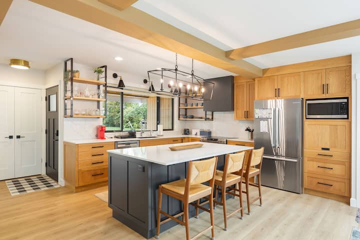 Spacious & Bright ~ Water View - Shoreline, WA