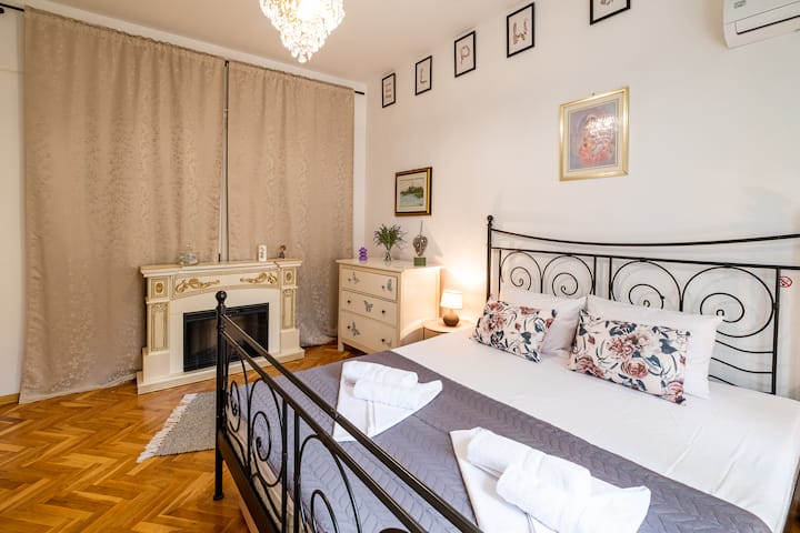Aristocratic 2bdrm Top Center Apartment - Varna