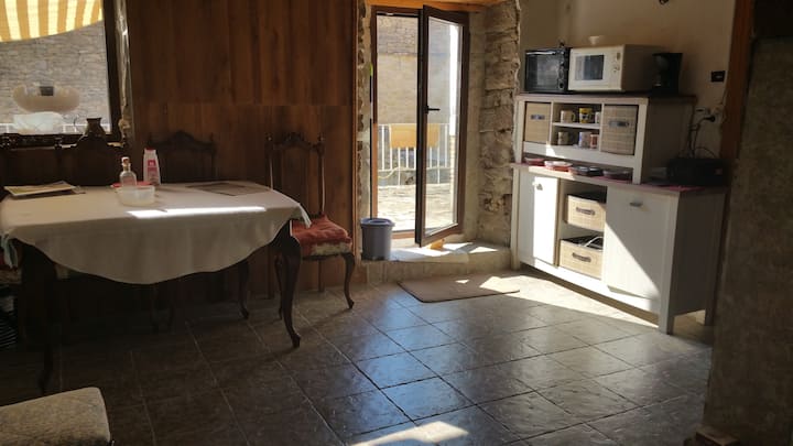 Casa Antigua De Piedra En Navarra - Lumbier