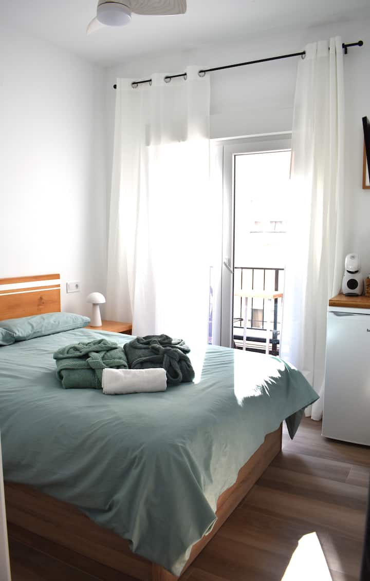 Habitación Doble, Baño Privado Y Balcón. - Alicante
