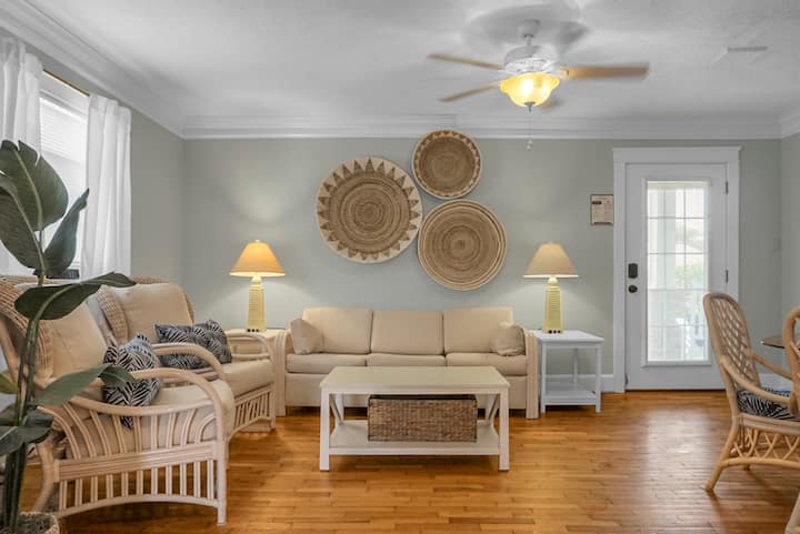 Coastal Suite Pets Beach Pool King Bed Boardwalk - Carolina Beach, NC