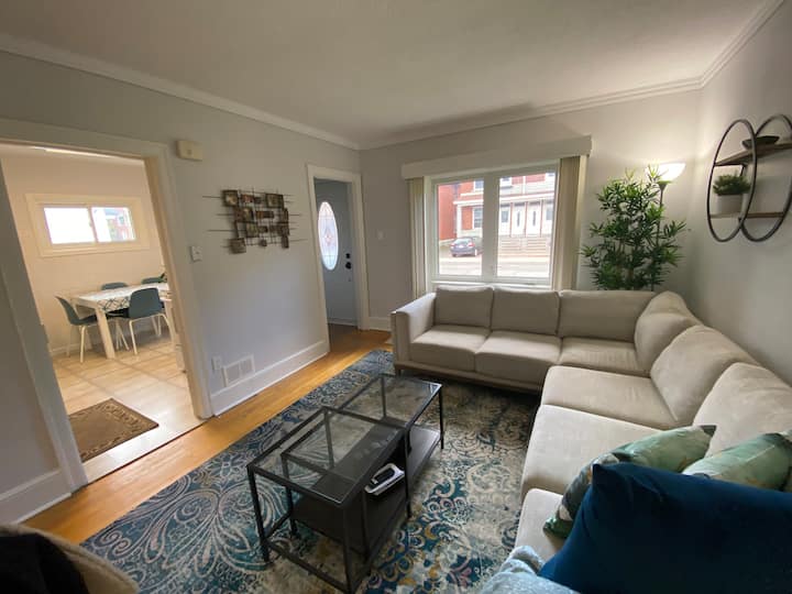 Bright, Clean Single Home 1 Block From Canal - Ottawa