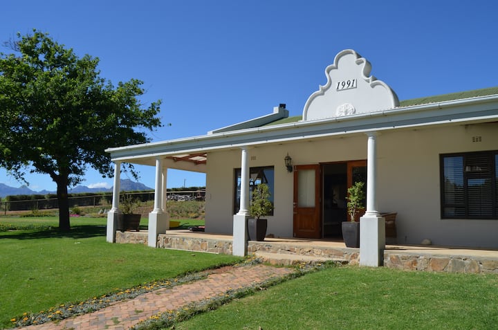 Wine Country Escape - Cozy Stay Among The Vines - Stellenbosch