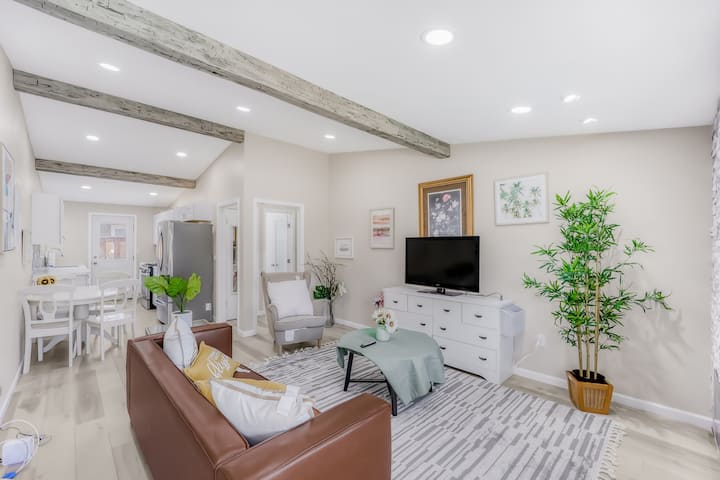 Luxury Stanford Traveler's Love 2b/1 B Home - Los Altos, CA