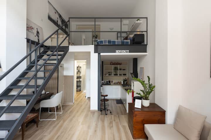 Modern Open Space Between Navigli And Bocconi - Mailand