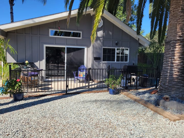 Detached Guesthouse W/ Parking Spots In San Marcos - San Marcos, CA