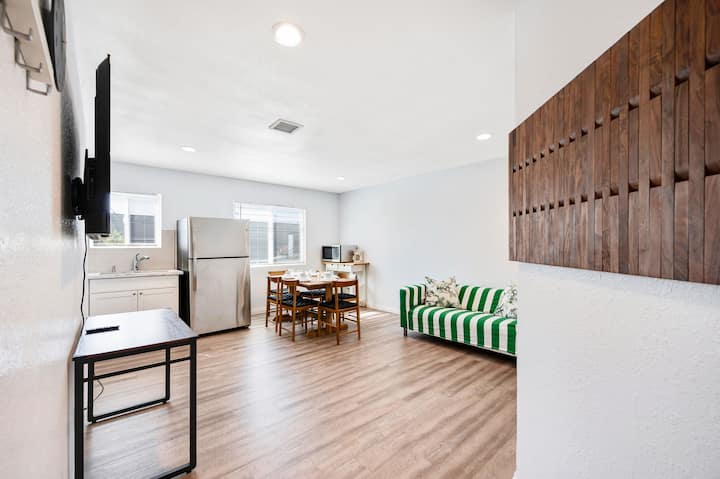 Highway 1 Getaway - Wilmington - Los Angeles