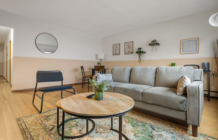 Charming 2-bed Oasis | Close To Downtown! - Mount Royal University