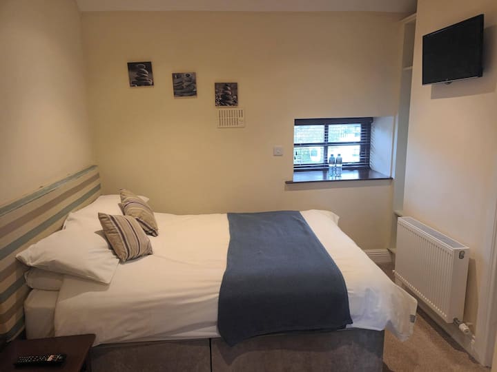 Lakeside Double Room Overlooking Marina. 4 Of 4 - Nenagh