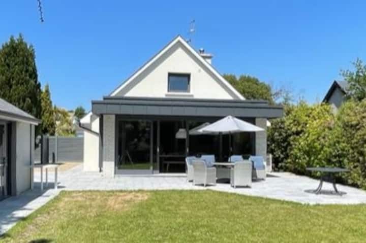 Large Rosslare Strand House For All Seasons - Rosslare