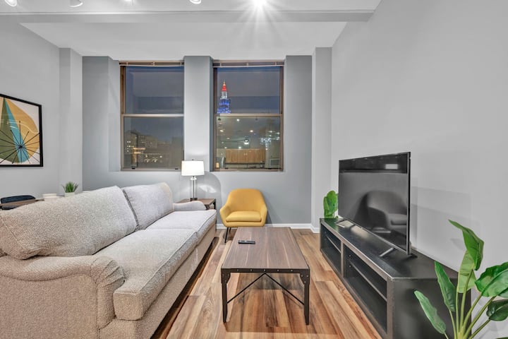 Central Downtown Flat Near Attractions And More! - Cleveland, OH
