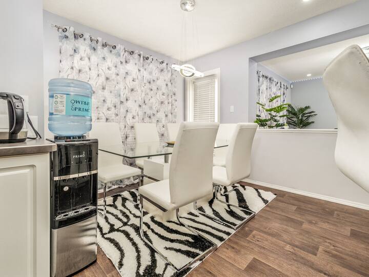Private Room, Shared Space - 레스브리지