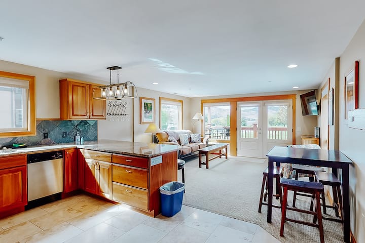 Adrift Cabana - Unit 6 - Chelan, WA