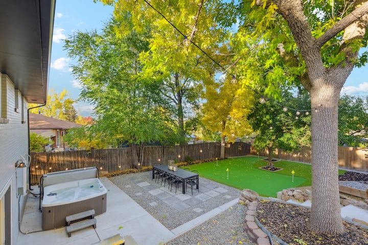 Hot Tub + Mini Golf + Fire Pit| Near Red Rocks 4br - Arvada, CO
