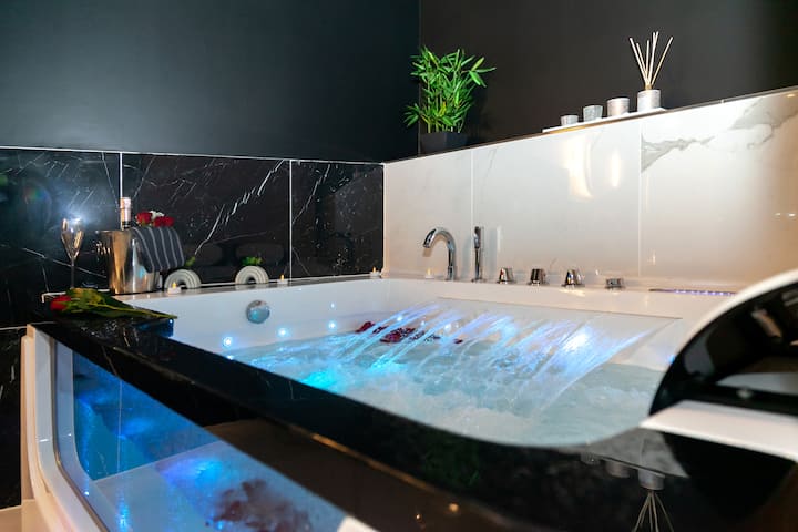Suite-panthéon-3 Niveaux-climatisé-spa-sauna - Meaux
