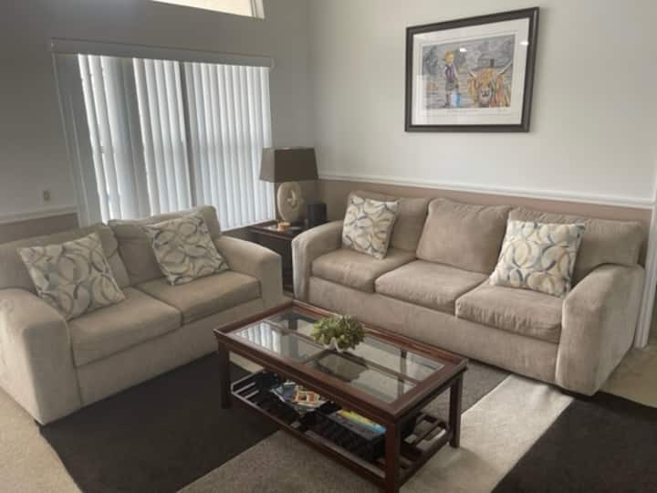 4 Bed Pool Home With Games Room - Davenport
