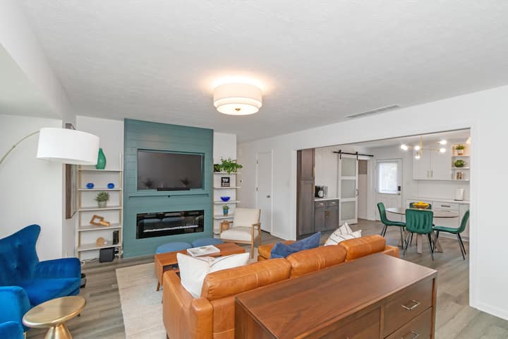 Downtown Carmel 3bd/2ba 30 Day Minimum Stay - Carmel, IN