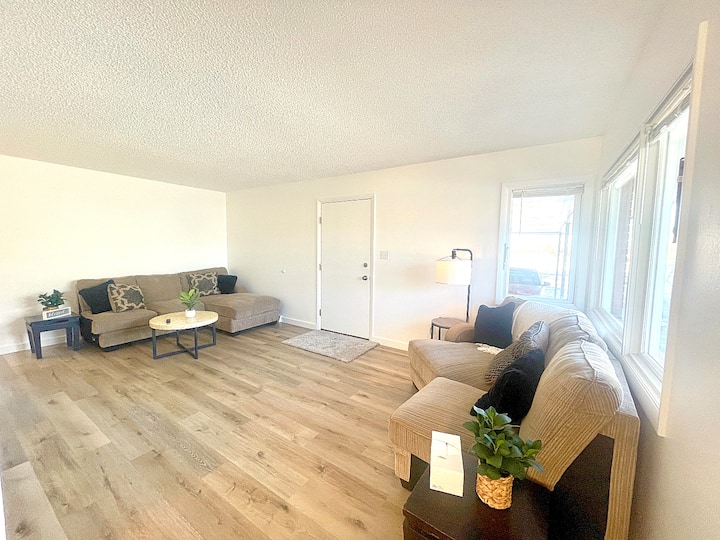 Montana Gem: 4br, 2ba, Garage, Fenced Yard! - Great Falls, MT