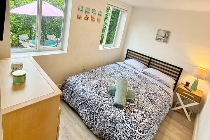 Queen Bedroom In Miami - Miami, FL